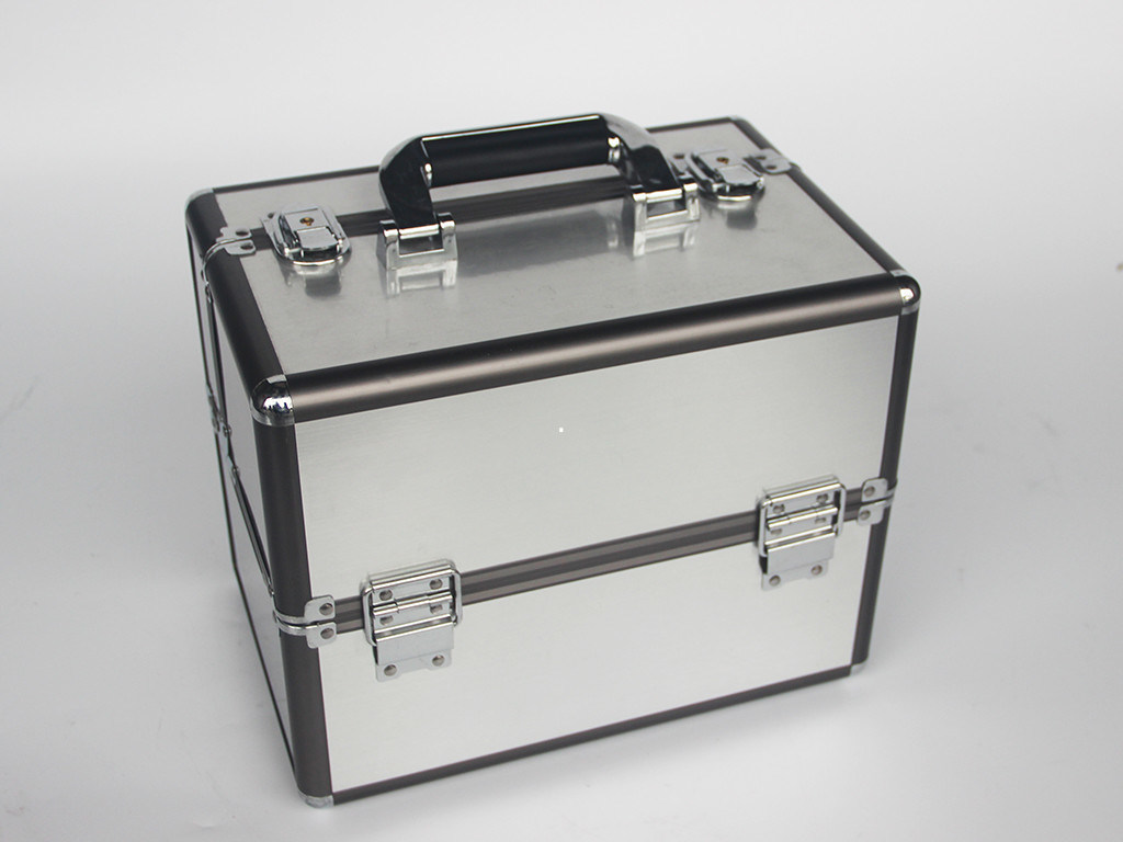 Aluminum Beauty Case With Gray Frame Silver Makeup Case Portable Handle ...